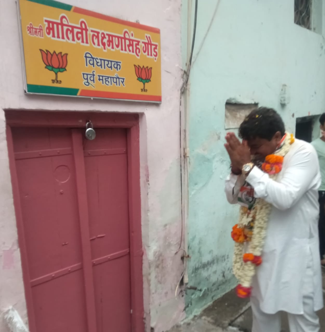 Sanjay Shukla Election Campaign : पूर्व महापौर के पुराने घर को प्रणाम ...