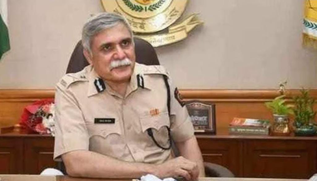 Sanjay Panday Arrested : मुंबई के पूर्व पुलिस कमिश्नर संजय पांडे ...