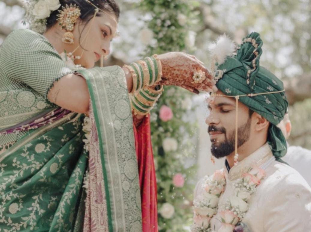 Cricketer Marriage : ऋतुराज गायकवाड़ और उत्कर्षा शादी के बंधन में बंधे ...